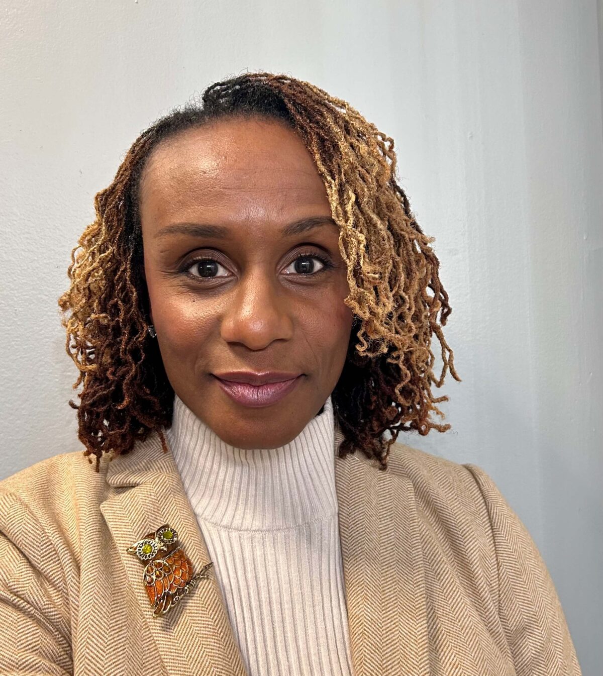 Ep 249: Izzy Gousby on Managing a Team of Assistants and Cultivating ...